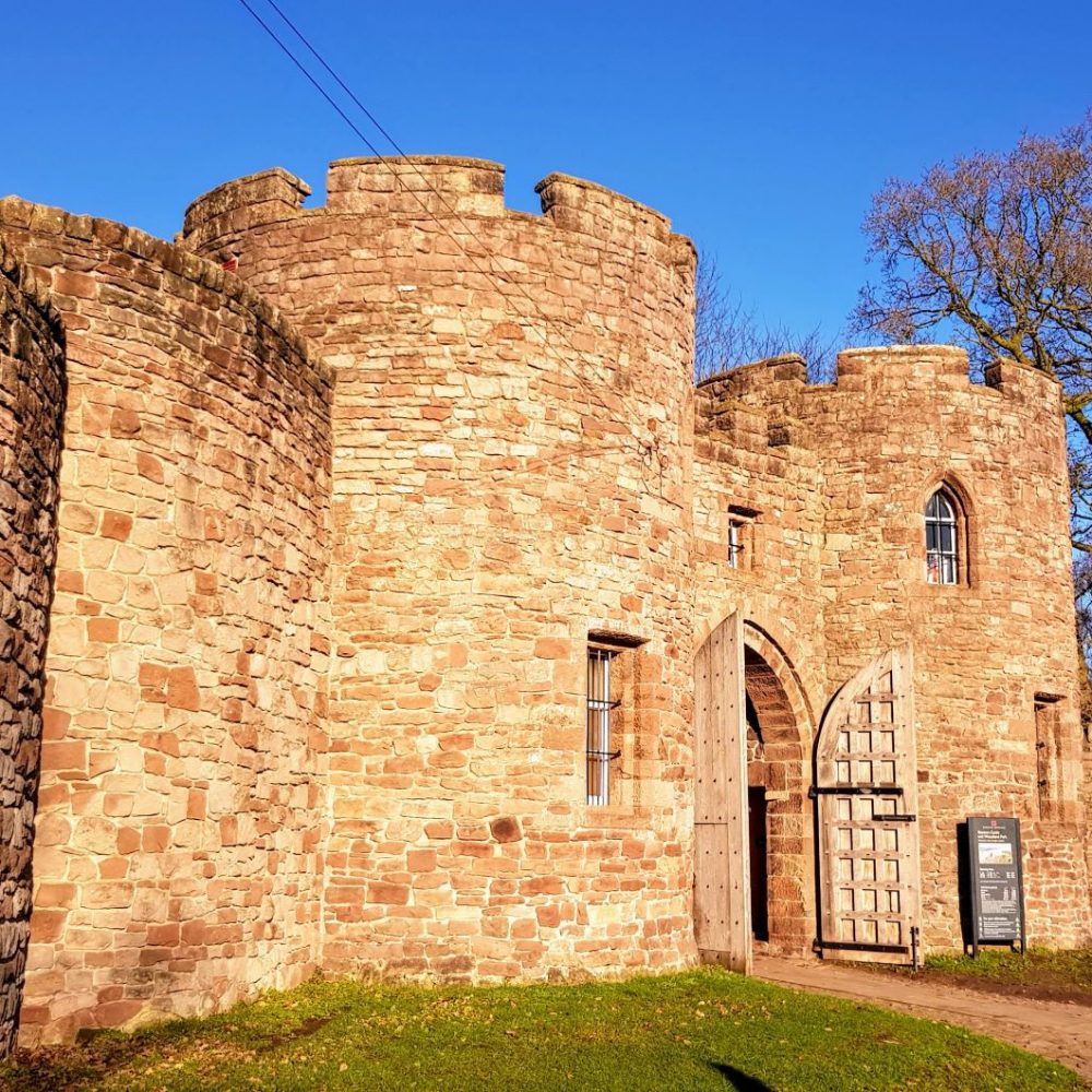 Beeston Castle from Higher Burwardsley - Gay Outdoor Club