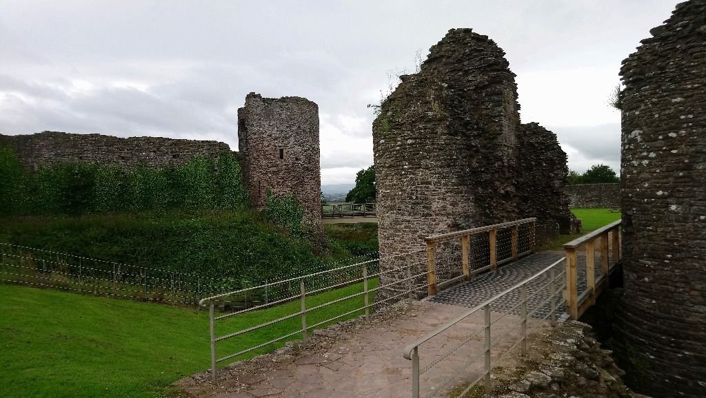Three Castles Walk, Part 2 - WHITE CASTLE, near Abergavenny - Gay ...