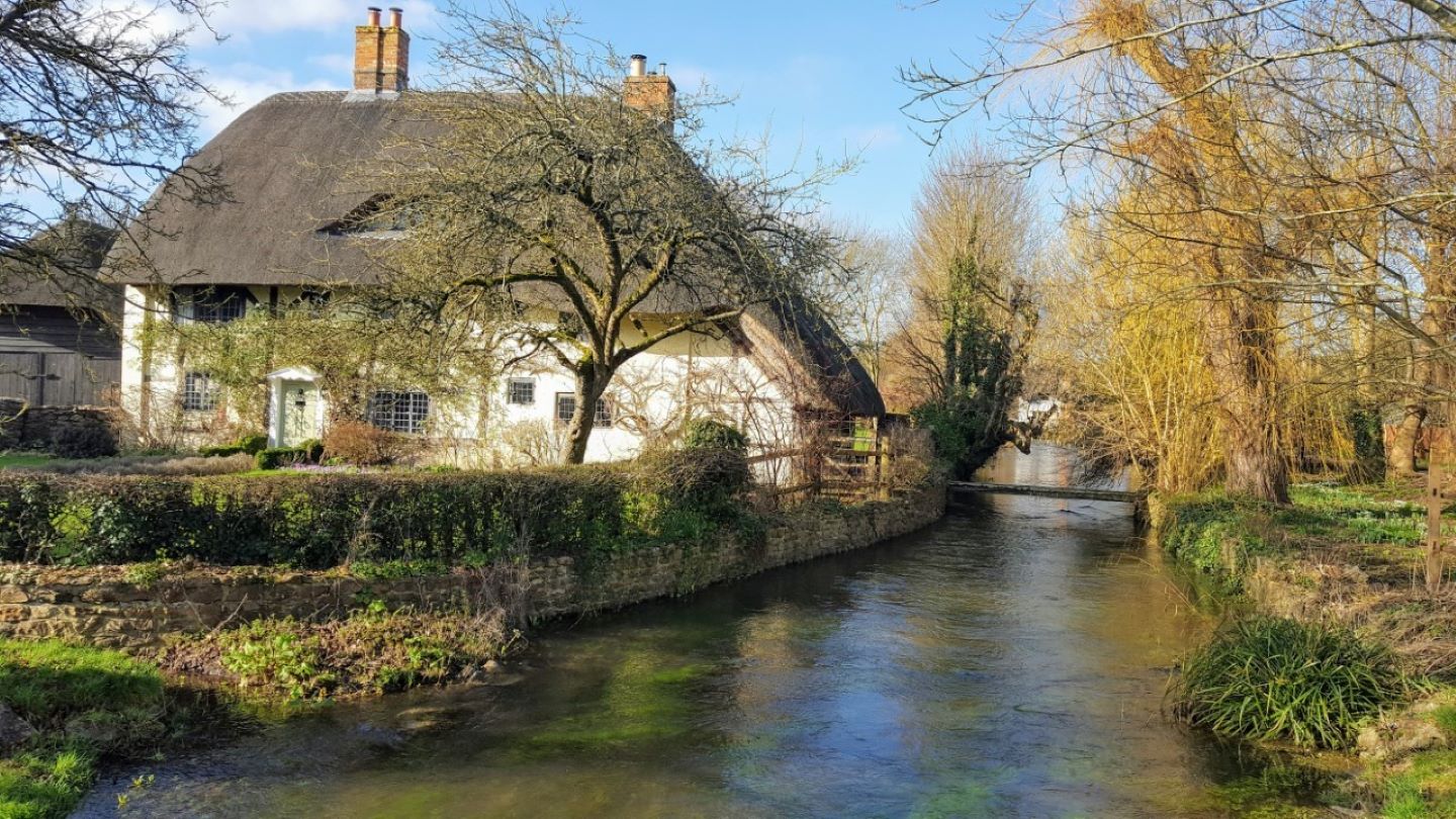 East Garston: An 8 mile picturesque circular ramble along the Lambourn ...